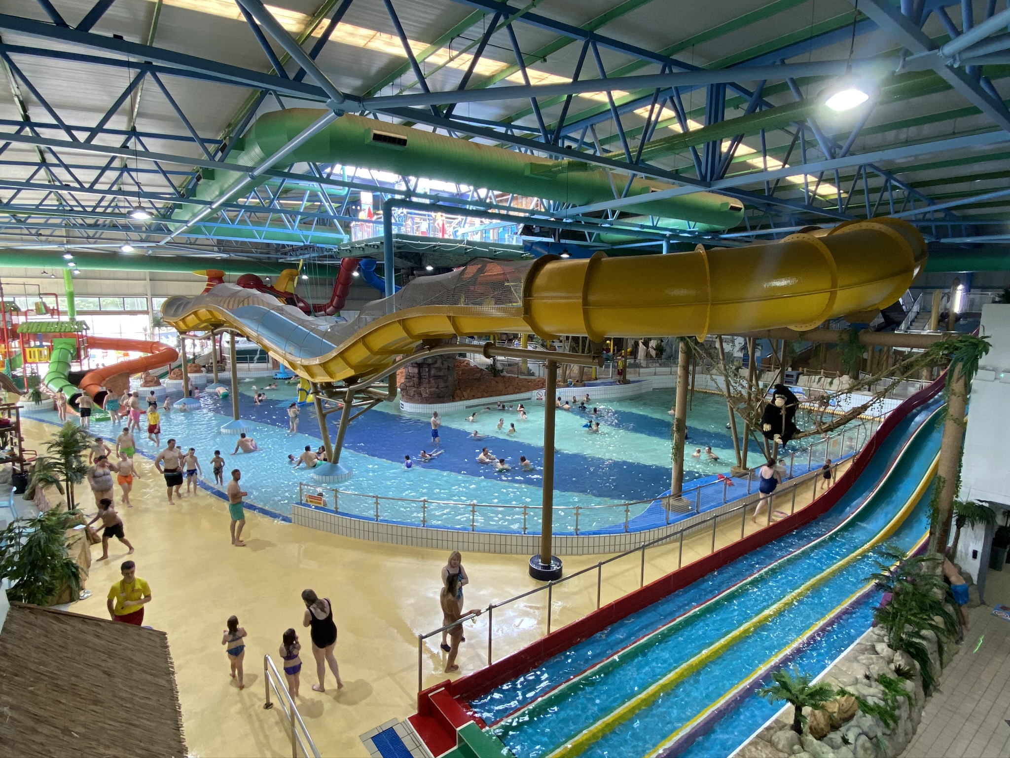 Indoor UK Waterparks | Best Water Theme Parks | Family Days Out ...